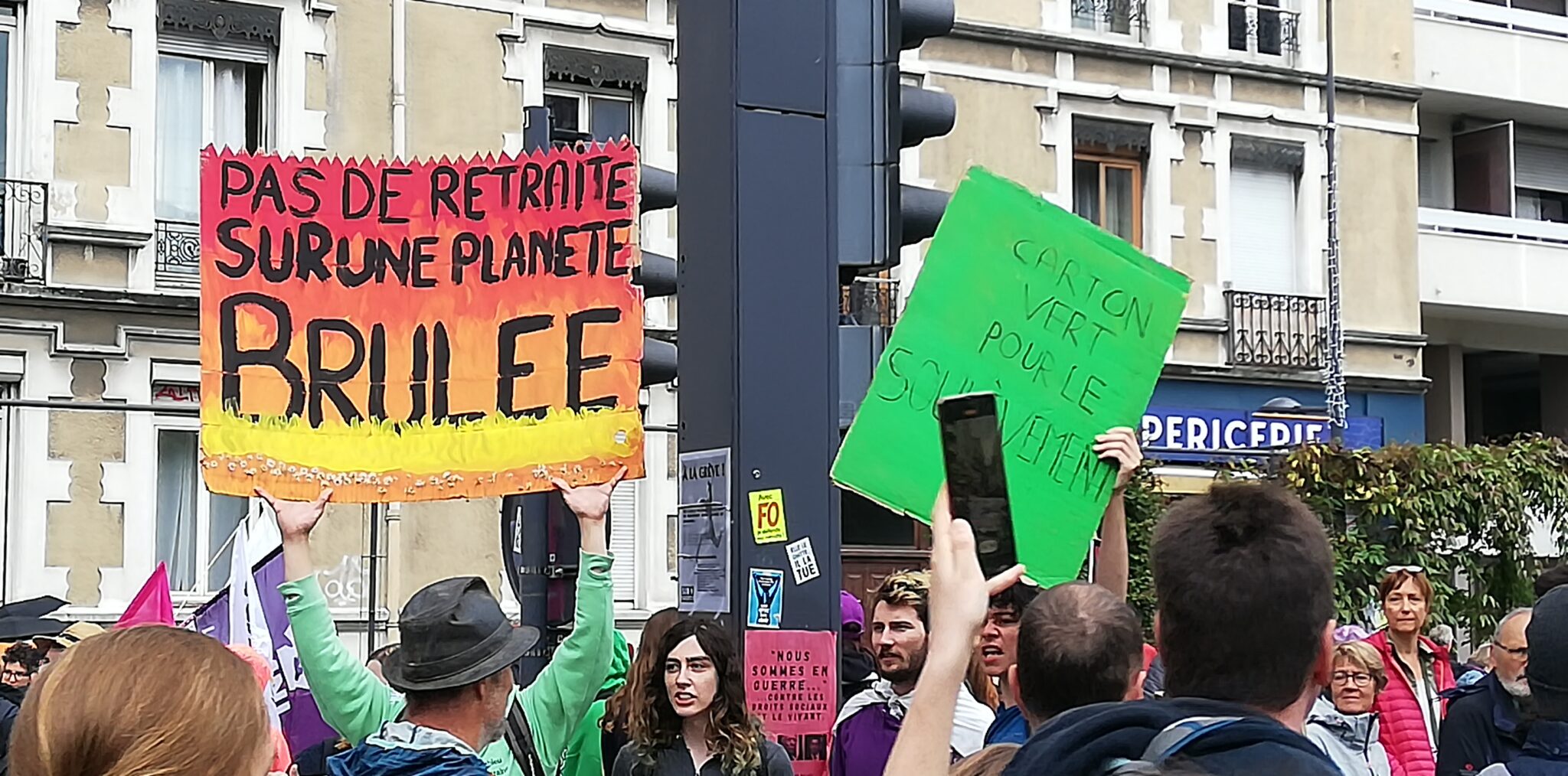 1er mai 2023 : Vues de la ville de Grenoble – Blog de Paul Jorion